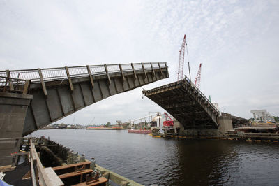 Gilmerton Bridge - Vertical Lift Bridge - SteelExplained.com