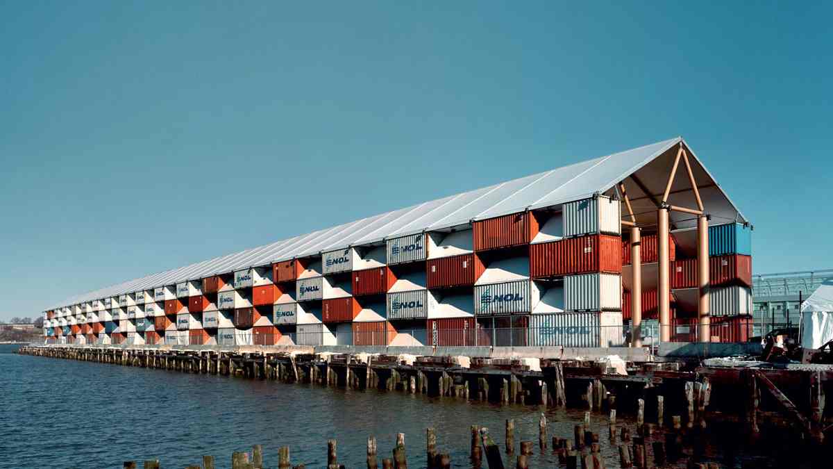 Day 322/365 of Steel - Nomadic Museum - SteelExplained.com